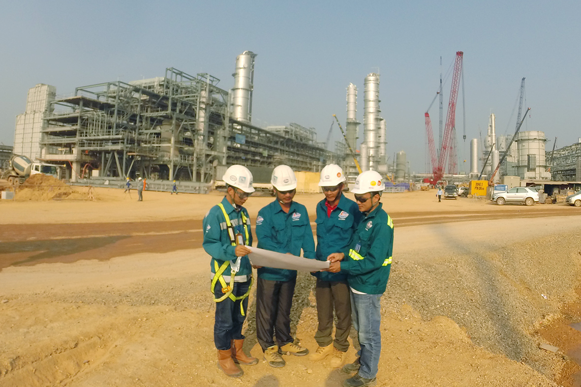 LILAMA thi công lắp đặt nhà máy lọc dầu Nghi Sơn | Tổng công ty Lắp Máy ...