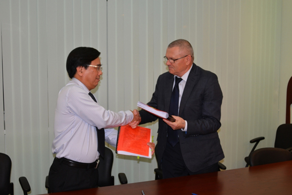 Công ty CP LILAMA10: Ký hợp đồng thi công Nhà máy Thuỷ điện Sendje (Ghi ...